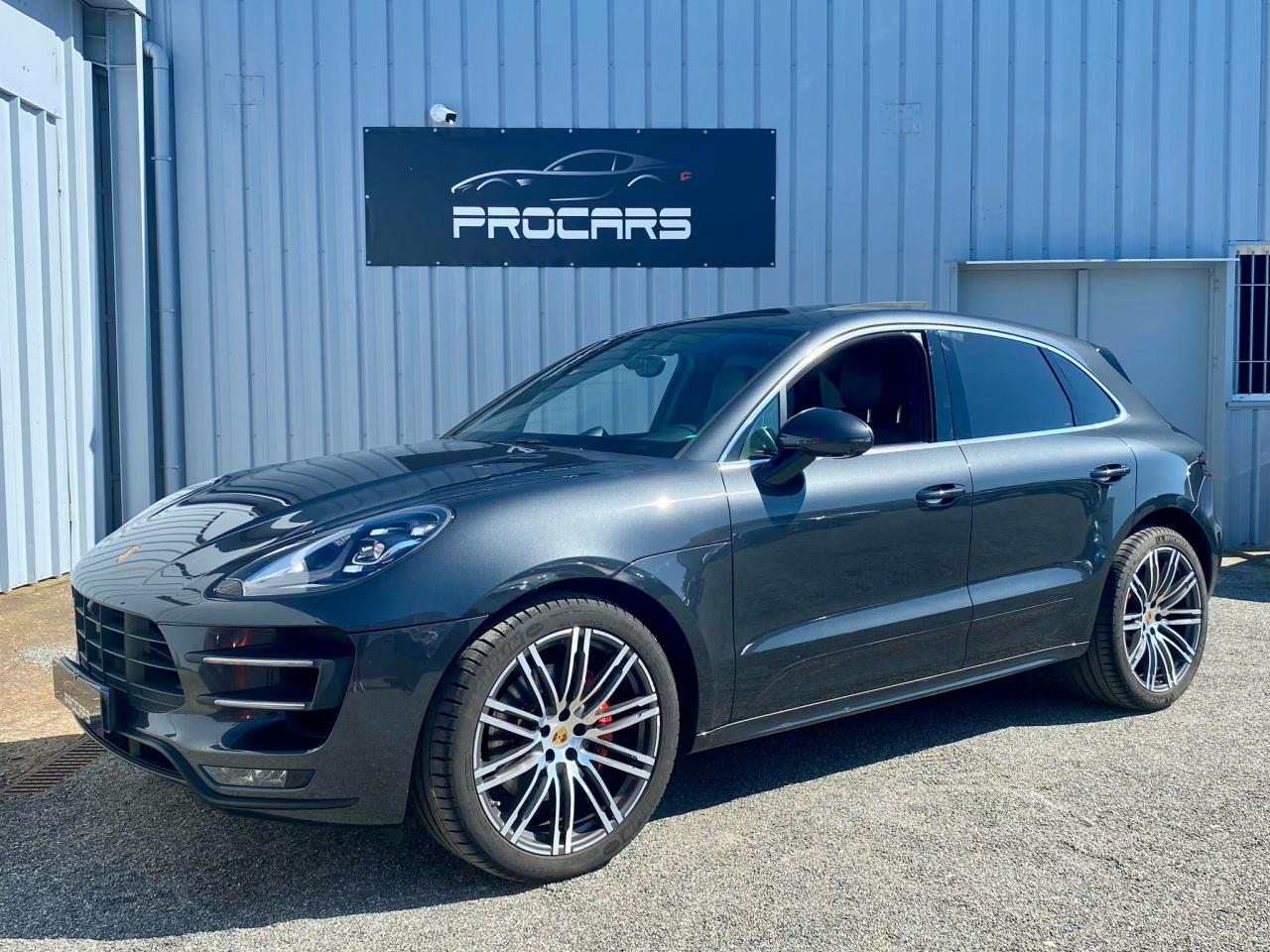 PORSCHE MACAN